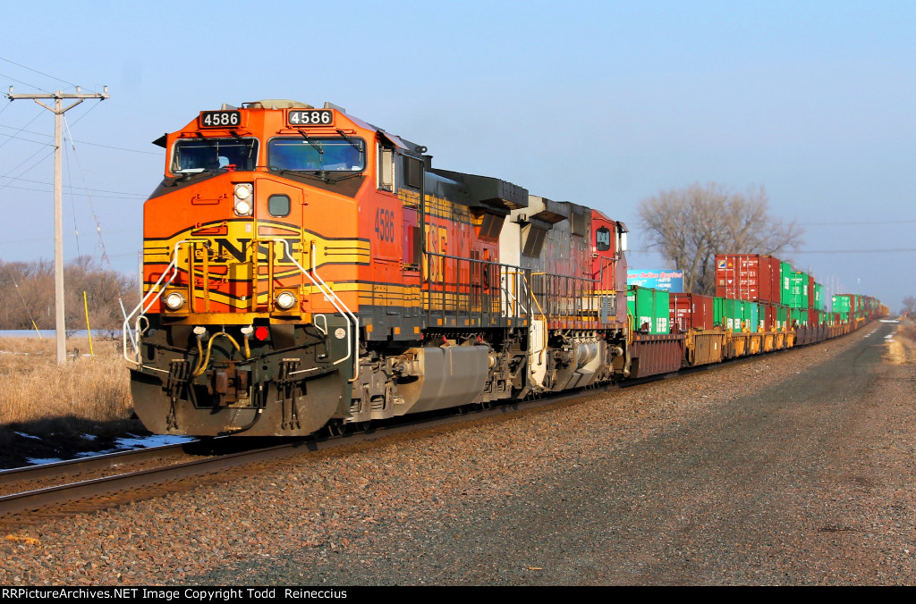 BNSF 4586